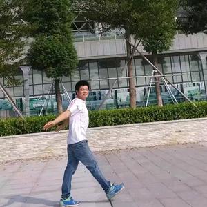 庄记卖桶装水的小伙子 