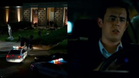 大批美国警察被小偷耍的团团转,没想到小偷就藏在宝物周围