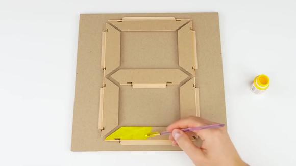 纸板和数字0-9的艺术之旅,网友:最早的红绿灯就是这原理吧?