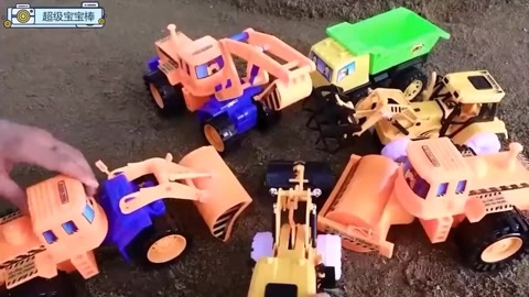 挖掘机挖土车沙地里挖土 挖掘机动画片