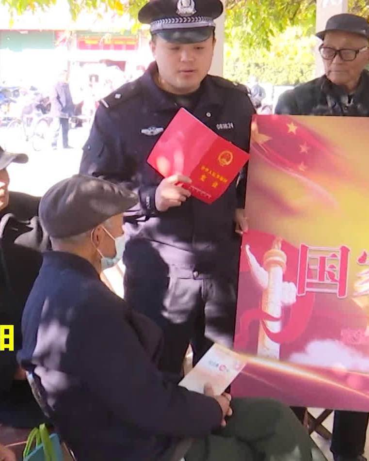 【各地公安机关组织开展“宪法宣传周”普法宣传活动】2021年全国...