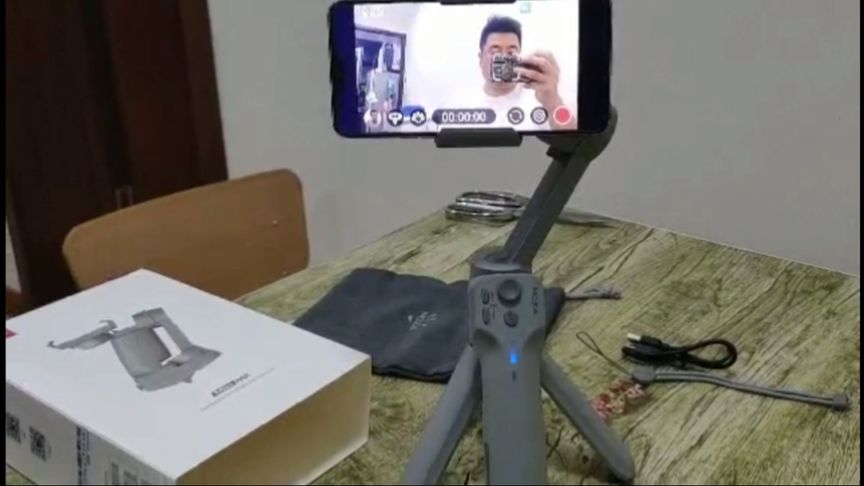手机稳定器很好用,还可以跟随拍摄效果很好,伟强给大家演示一下
