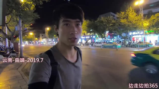 云南曲靖出租车师傅夜班跑12个小时,听听他一天能挣多少钱