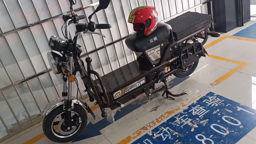 专门载货的两轮电动车,省时又省力,包上摩托车牌照才3000多!
