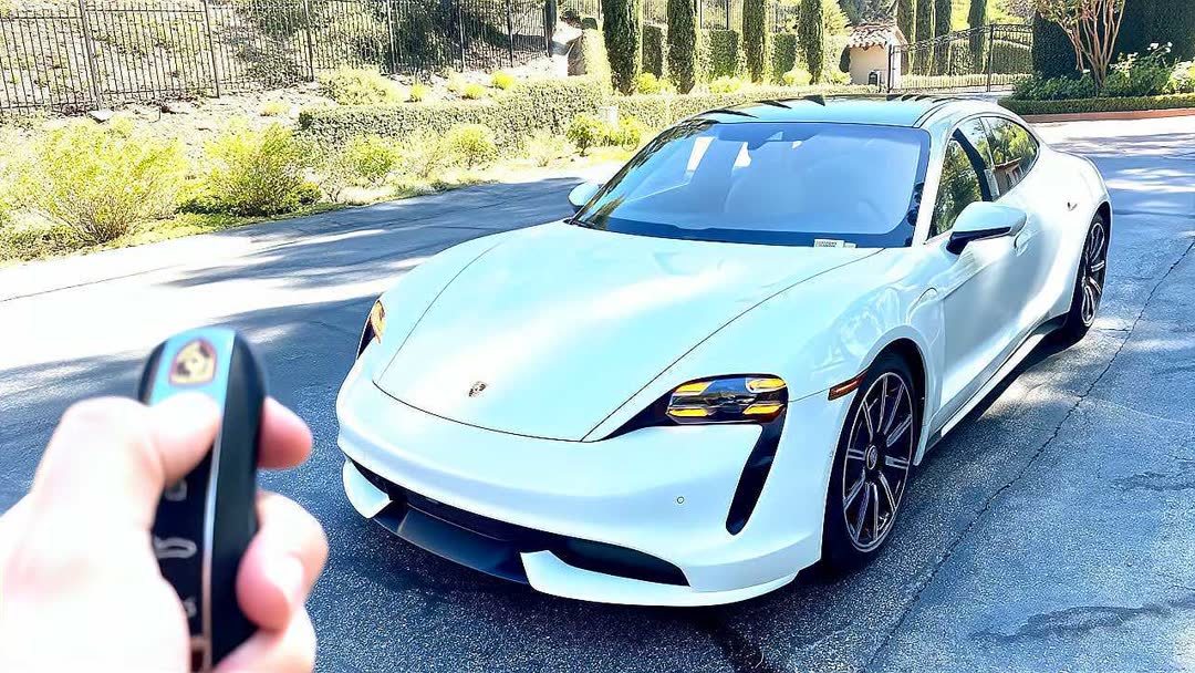 保时捷也出新能源电动汽车了,驾驶2020年保时捷Taycan Turbo POV