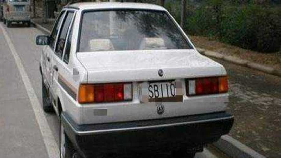 美女摇到"666"车牌,前面2个字母让人哭笑不得:真不好意思挂