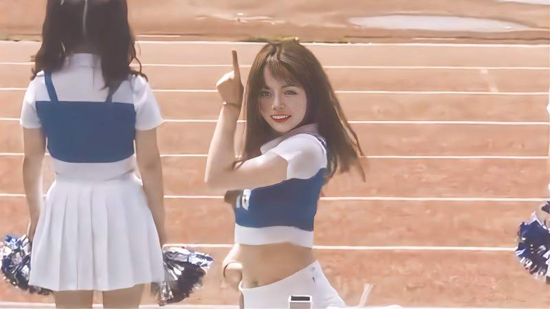 千万别让女生在运动会跳舞,随便一扭就是王炸!全校都被圈粉了!