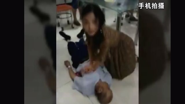 黄骅护士突遇晕厥老人奋力抢救,市民手机记录下这一刻