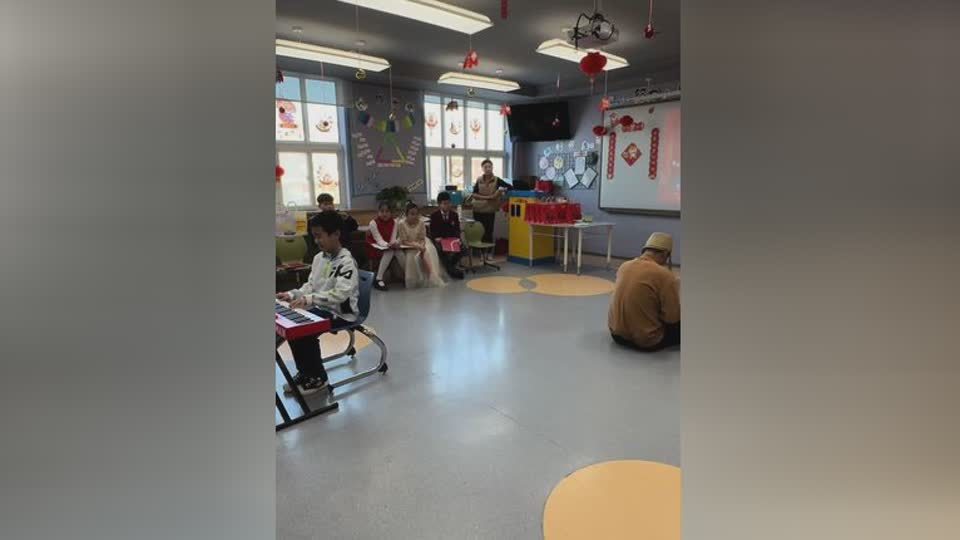 #徐亮直播 #搞笑表演#多才多艺 #寓教于乐 #亲子活动 没办法,我去表演...