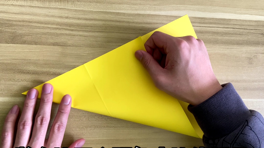 斗牛犬有两个梯形的宽大机翼,能帮助它将停留在空中的时间大大延长...