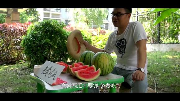 逗比少妇买西瓜贪小便宜,最后竟然花了200块!笑到肚子疼!