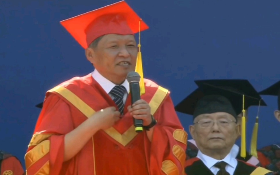 2020年西安交大王校长毕业典礼上脱稿发言,字字珠玑,句句入心。