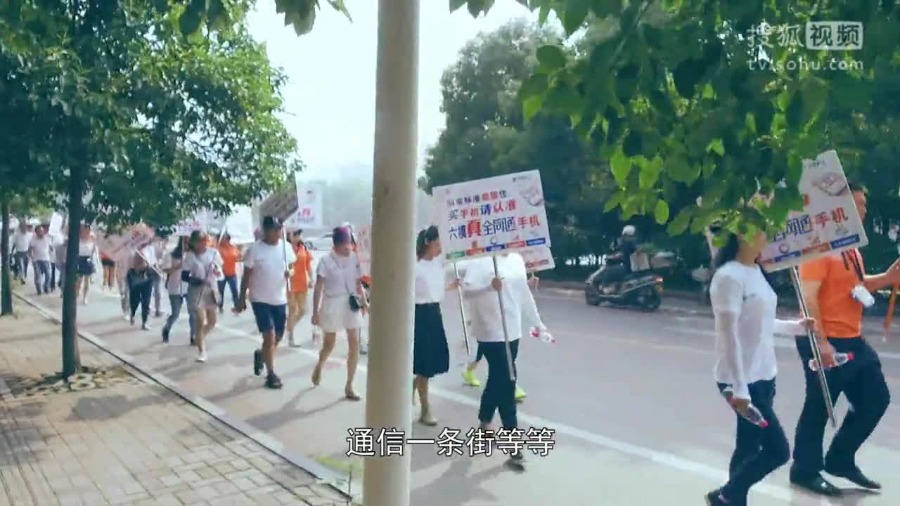 联通与电信共同抵制阉割版全网通,竟然把横幅拉到了移动营业厅前,...
