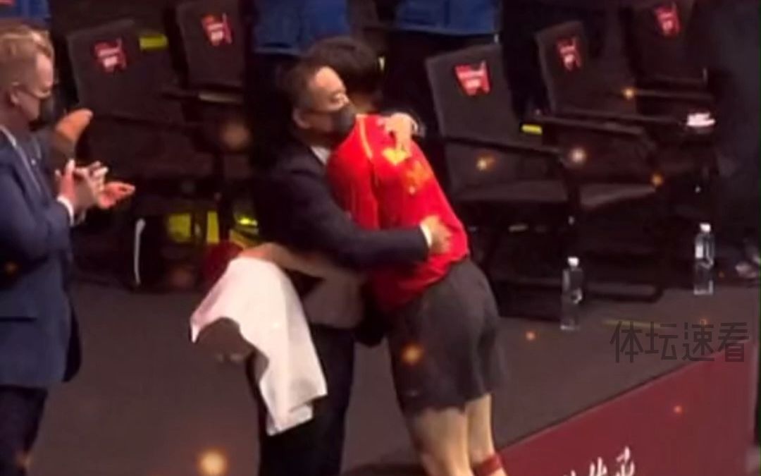 王楚钦战胜张本智和夺得WTT冠军,王楚钦:最终的荣耀留在了中国