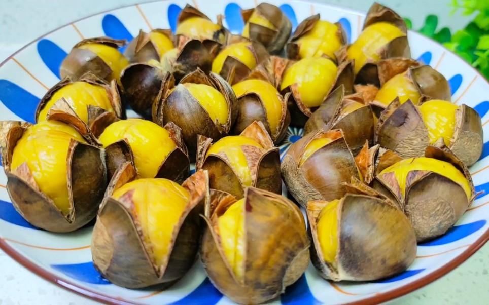 万万没想到,板栗开口一个瓶盖就能开口,三秒钟一个,简单又快速