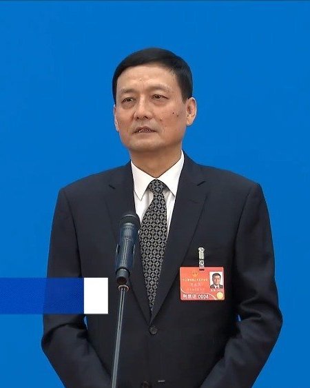 ...十三届全国人大五次会议在人民大会堂举行第二次全体会议,会议结束...