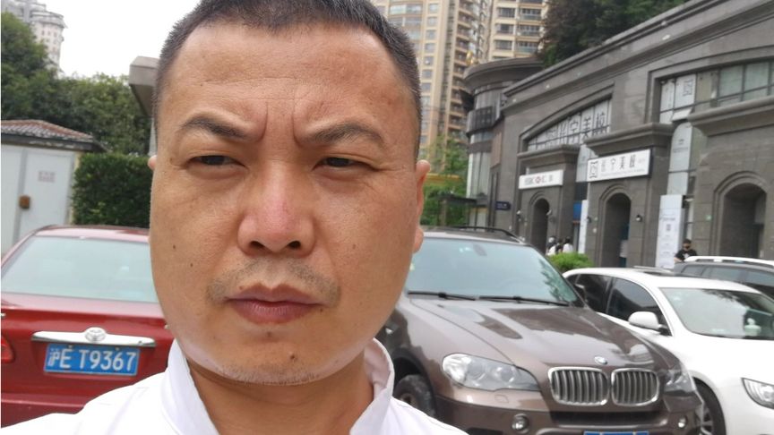 上班时候在公司停车场接客户,技术加服务是健康调理行业的基石