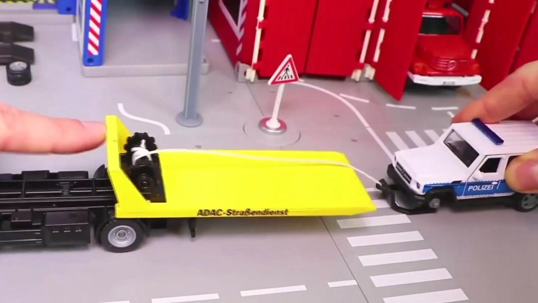 汽车玩具大集合 第3集 强大的拖车