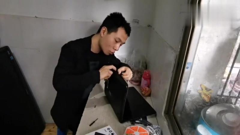 5年的华硕电脑运行速度慢,自己拆机换个固态硬盘,把灰尘清理了