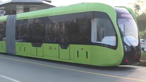 中国发明“无轨列车”地上没有轨道,火车也一样能行驶!