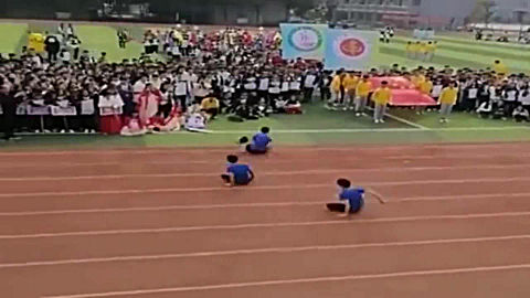 校运动会,开幕式的武术表演,看得人热血沸腾!