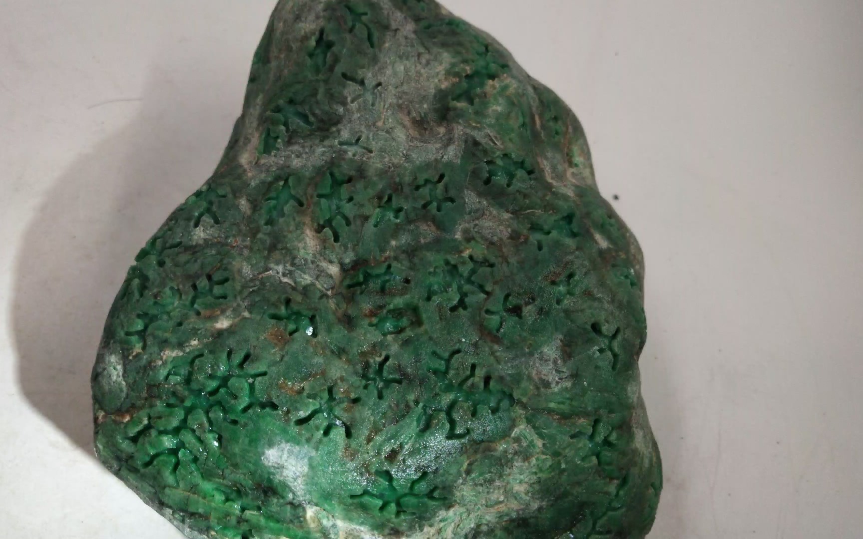 翡翠赌石开窗师傅的那些小秘密,这样的开窗虽然诱人可要小心哦