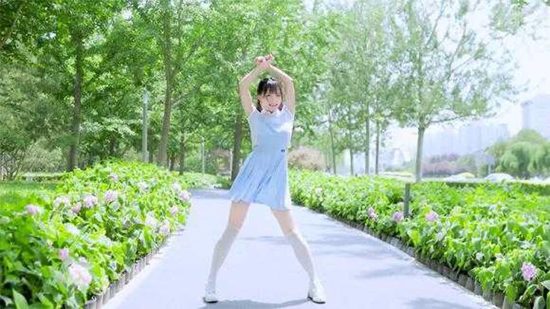 超甜双马尾少女!元气甜舞《热爱105度的你》