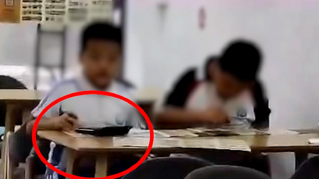 像极了贫穷的我!小朋友点菜前拿计算器算钱够不够