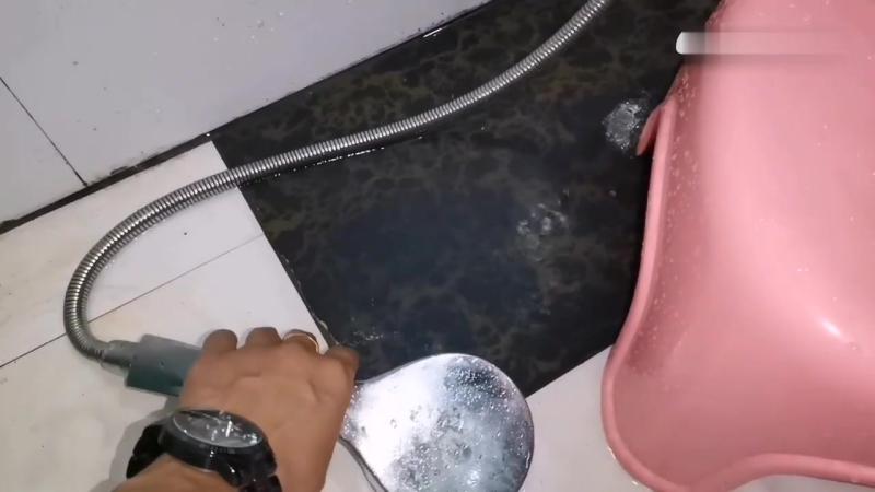 看看这台海尔热水器怎么清洗