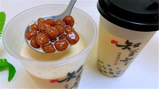 夏天想喝珍珠奶茶不用买,教你珍珠自己做,实惠又健康,真解馋