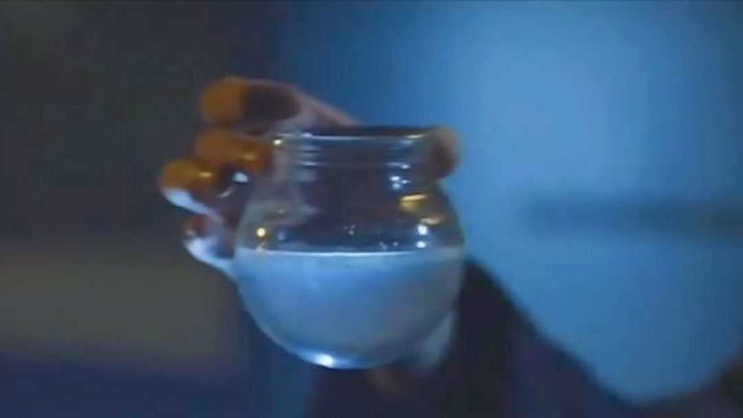 林正英刚发现对方,使用的是冰符,这东西验尸也验不出来