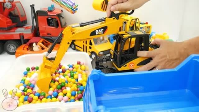 挖掘机、汽车、皮卡车玩具