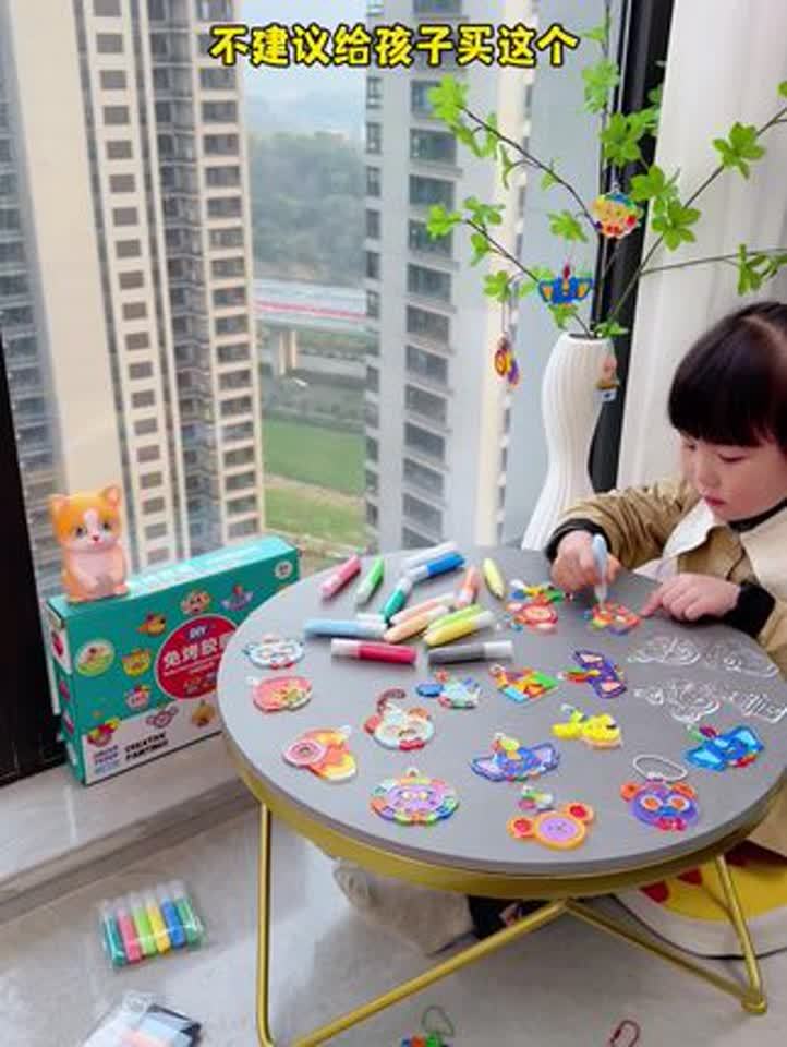 休息在家跟孩子一起diy胶画挂件~简单好玩,安全无异味,完成后可以挂...