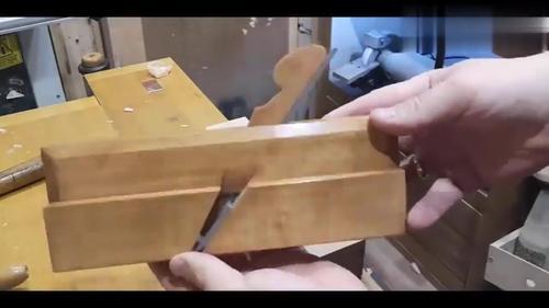 牛人制作一个木工刨,本以为不咋样,成品出来后我不淡定了!