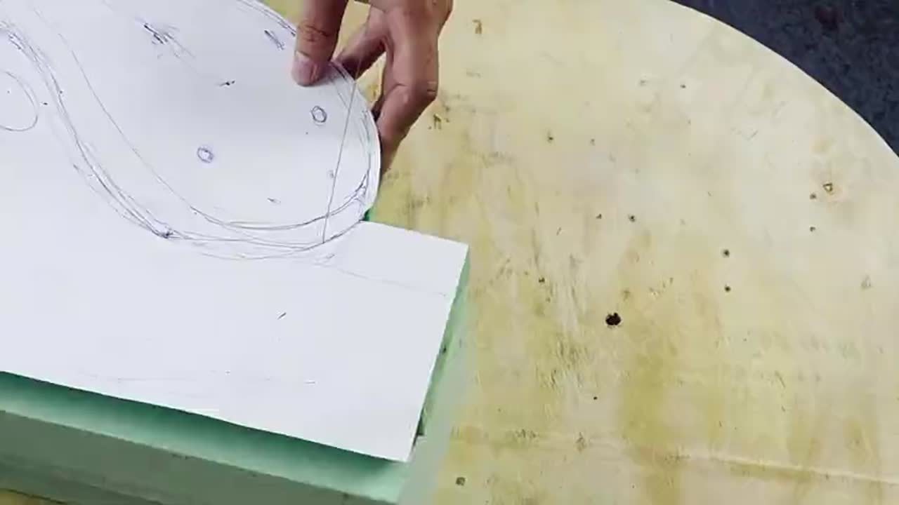 手艺人制作仿真的模型,真是太佩服了