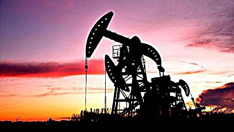 窝囊! 沙特炼油厂刚遭胡塞武装袭击, 对外宣称是意外事故导致起火