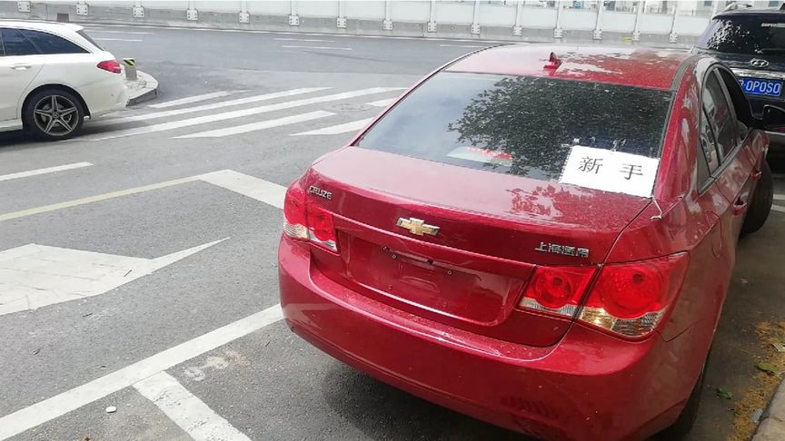 新手女司机侧方停车,倒车完美