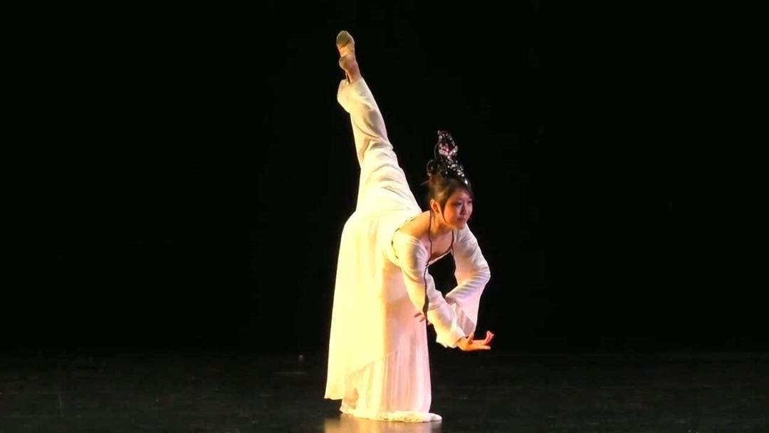 古典舞独舞《熏香》民族舞舞蹈视频,翩翩起舞如入梦境,好美!