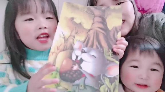 #熊孩子的日常 姐姐的刮画,很有耐心的刮完的