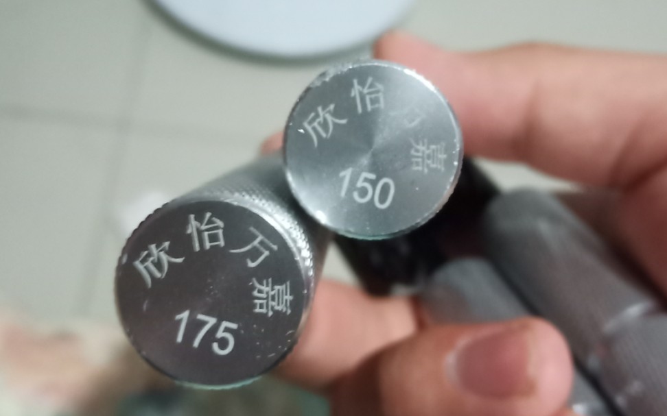 万嘉的握力器真好“用”。给手搓灰在合适不过