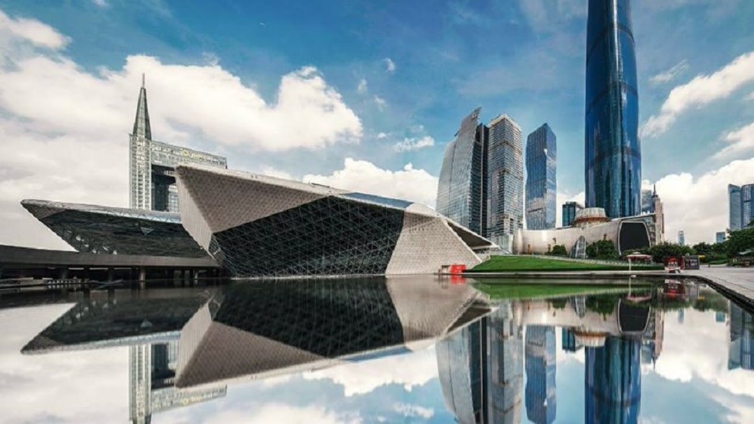 该建筑钢结构复杂程度堪比鸟巢,是改变中国的重大工程之一