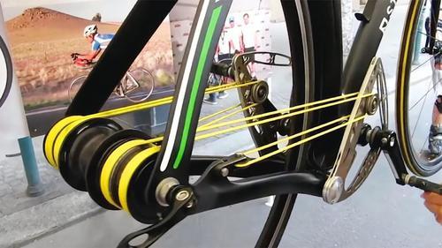不可思议的自行车设计,为啥用2根“橡皮筋”就能让车轮旋转