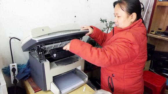 激光打印机加墨粉操作视频
