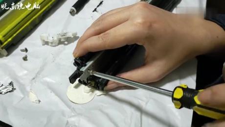 彩色激光打印机拆解,加碳粉屏蔽芯片,清理废粉方法步骤