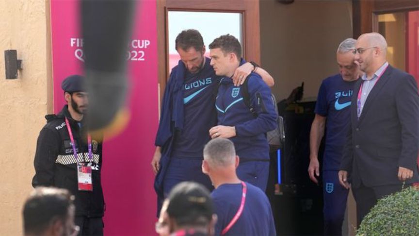 告别世界杯!英格兰队离开卡塔尔下榻酒店 距离被淘汰仅12小时