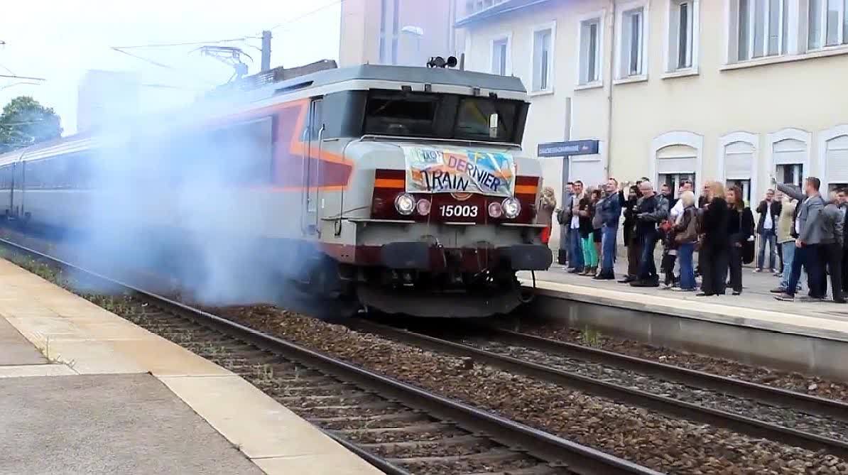 火车进站,好热闹,像放鞭炮一样