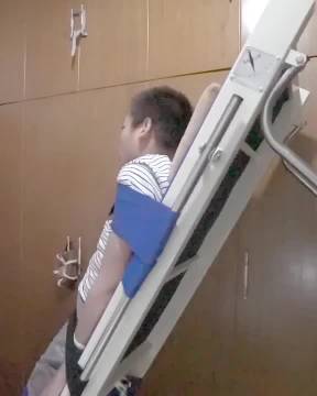 #社会新闻# 【13岁重瘫男孩乐观求学成绩优异:从不抱怨,想成为作家】...