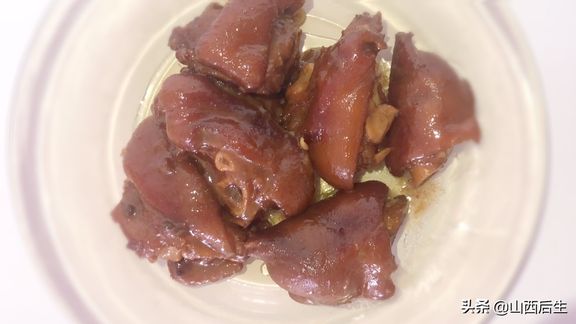 爱吃猪蹄的要收藏了,教你做红烧猪蹄最正宗的做法,好吃停不下来