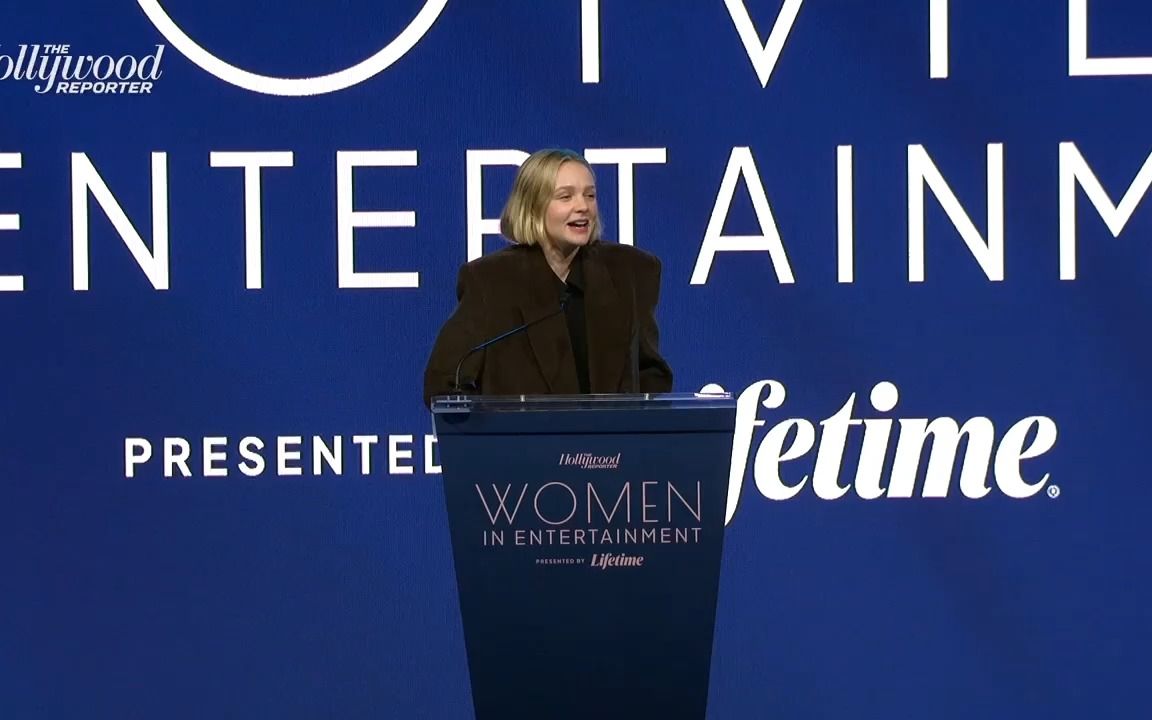 ...Carey Mulligan介绍She Said原著作者Jodi Kantor和Megan Twohey发言