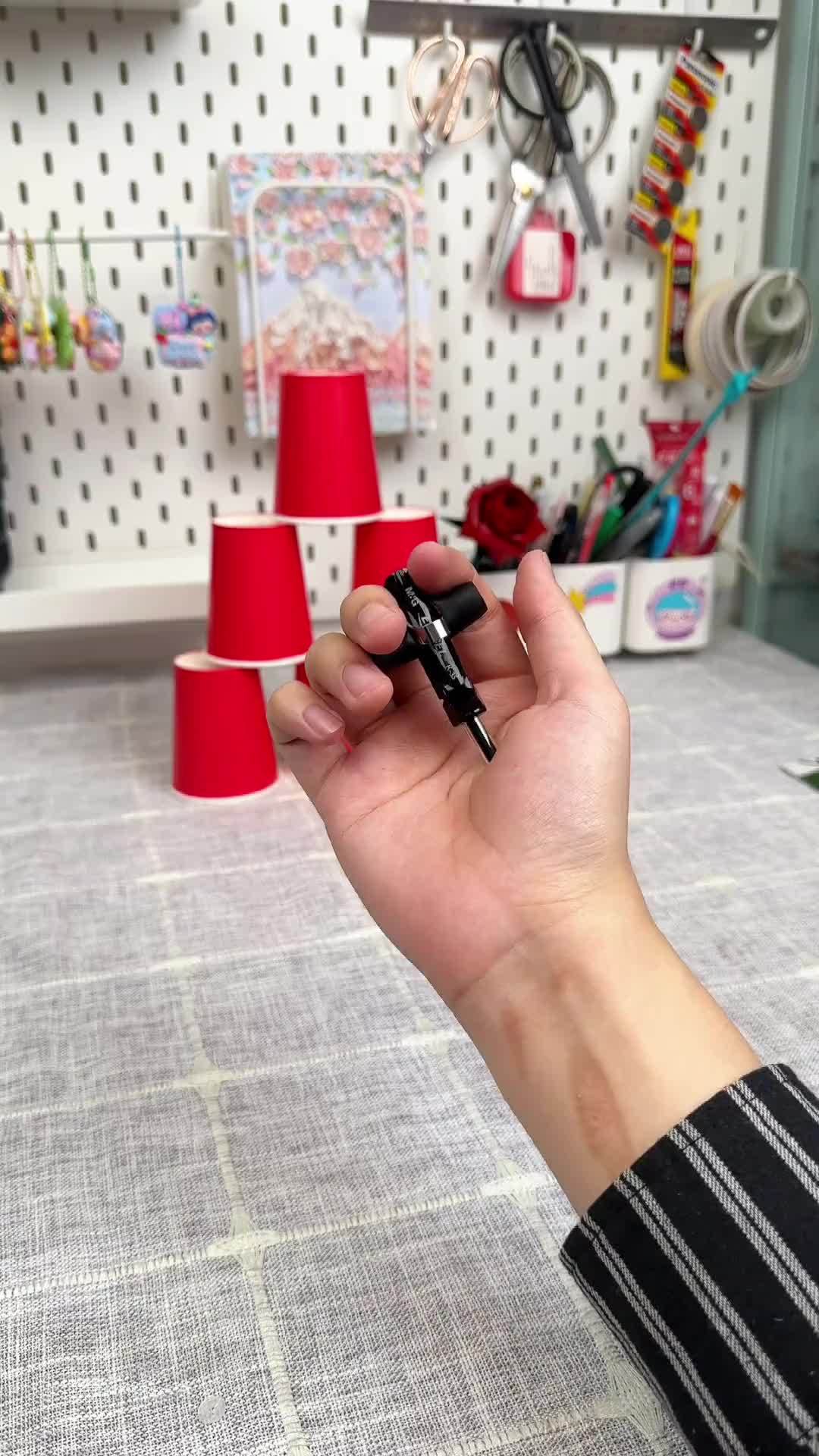 谁发明的中性笔发射器?